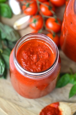 Chunky tomato sauce recipe with fresh tomatoes - Dairy free