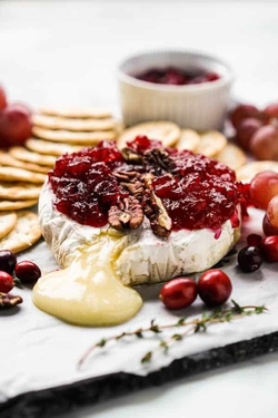 Appetizer - Baked Brie with Cranberry Pecan Sauce recipes