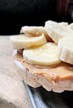 Snack - Rice cakes with peanut butter and banana recipes