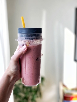 Smoothie with almond milk and frozen fruit recipes - Breakfast drinks