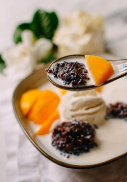 Black sticky rice mango with condensed milk recipes - Dessert and sweet ...